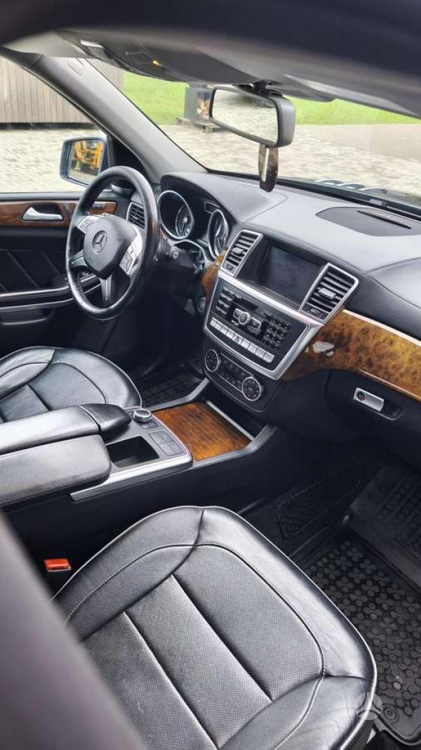 Мерседес ГЛ 350 2014 в Клайпеда на AUTOMOTO.COM.LV Серый Мерседес ГЛ 350 2014 в Клайпеда, объемом двигателя 3.00 л и пробегом 275 тыс. км за 16100 €, фото 7 на AUTOMOTO.COM.LV