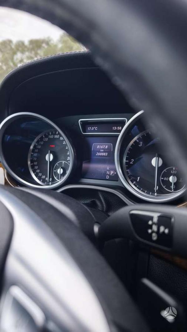 Мерседес ГЛ 350 2014 в Клайпеда на AUTOMOTO.COM.LV Серый Мерседес ГЛ 350 2014 в Клайпеда, объемом двигателя 3.00 л и пробегом 275 тыс. км за 16100 €, фото 9 на AUTOMOTO.COM.LV