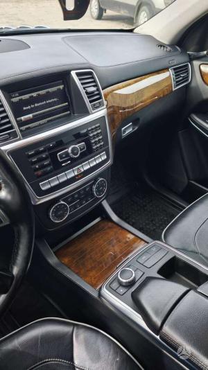 Pelēks Mercedes-Benz GL 350 2014 Klaipėda, ar dzinēja tilpumu 3.00 L un nobraukumu 275 tūkst. km par 16100 €, foto 15 vietnē AUTOMOTO.COM.LV