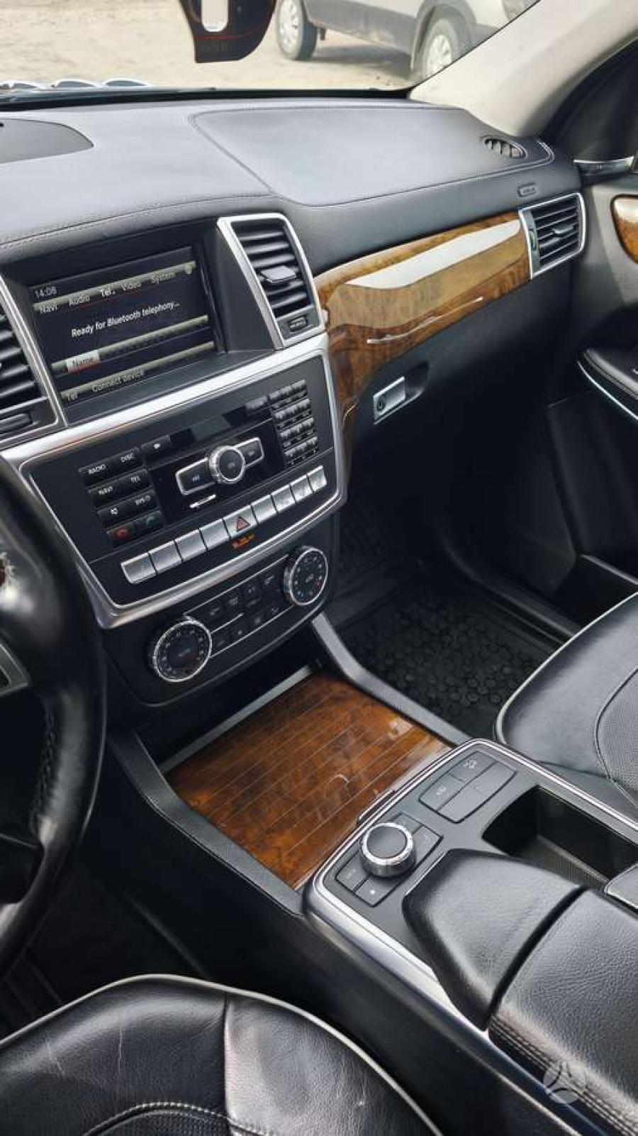 Pelēks Mercedes-Benz GL 350 2014 Klaipėda, ar dzinēja tilpumu 3.00 L un nobraukumu 275 tūkst. km par 16100 €, foto 15 vietnē AUTOMOTO.COM.LV