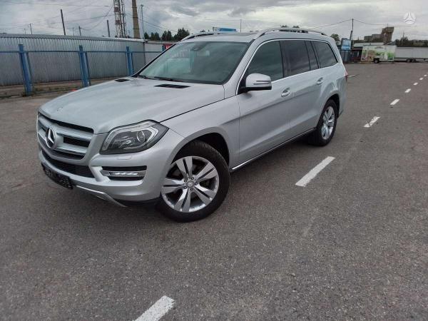Pelēks Mercedes-Benz GL 350 2014 Panevēža, ar dzinēja tilpumu 3.00 L un nobraukumu 198 tūkst. km par 18500 €, foto 1 vietnē AUTOMOTO.COM.LV
