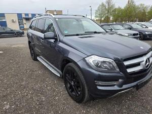Grey Mercedes-Benz GL 350 2014 in Siauliai, with an engine capacity of 2.99 L and mileage of 295 thousand km for 19200 €, photo 3 on AUTOMOTO.COM.LV