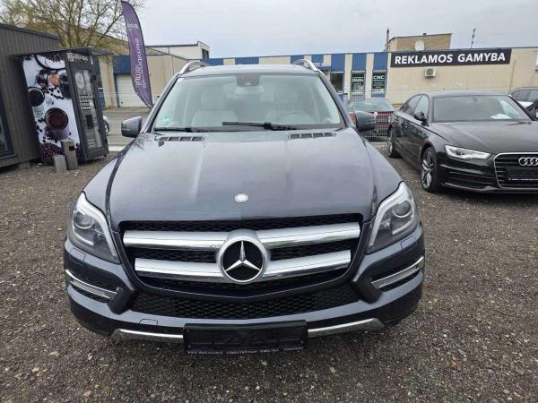 Grey Mercedes-Benz GL 350 2014 in Siauliai, with an engine capacity of 2.99 L and mileage of 295 thousand km for 19200 €, photo 4 on AUTOMOTO.COM.LV