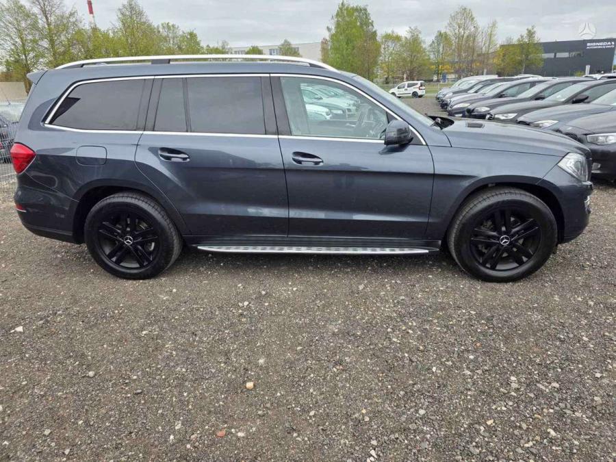 Grey Mercedes-Benz GL 350 2014 in Siauliai, with an engine capacity of 2.99 L and mileage of 295 thousand km for 19200 €, photo 7 on AUTOMOTO.COM.LV