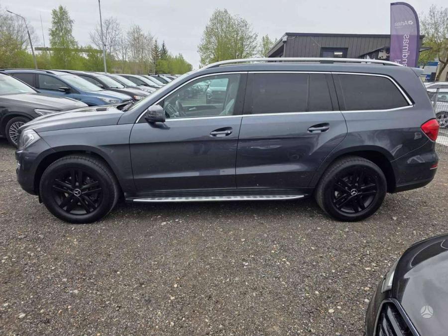 Grey Mercedes-Benz GL 350 2014 in Siauliai, with an engine capacity of 2.99 L and mileage of 295 thousand km for 19200 €, photo 8 on AUTOMOTO.COM.LV