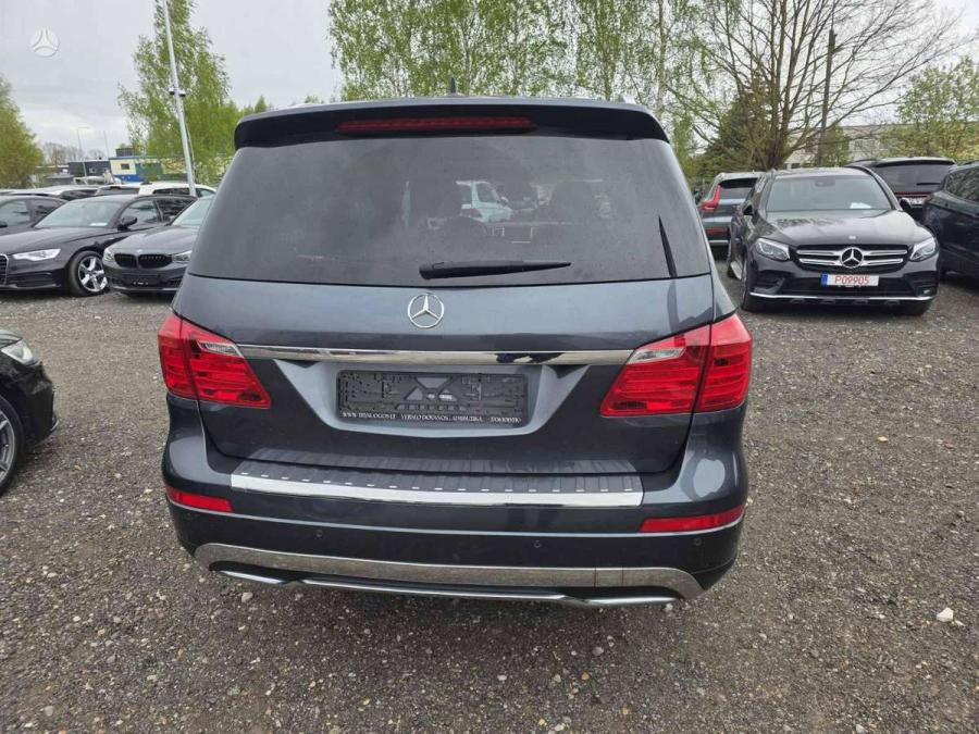 Grey Mercedes-Benz GL 350 2014 in Siauliai, with an engine capacity of 2.99 L and mileage of 295 thousand km for 19200 €, photo 9 on AUTOMOTO.COM.LV