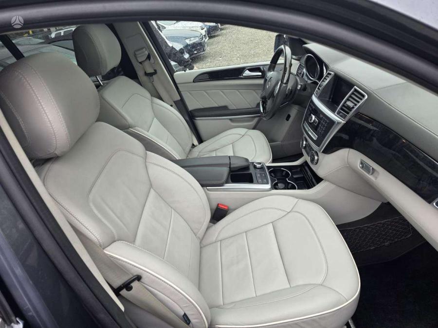 Grey Mercedes-Benz GL 350 2014 in Siauliai, with an engine capacity of 2.99 L and mileage of 295 thousand km for 19200 €, photo 10 on AUTOMOTO.COM.LV