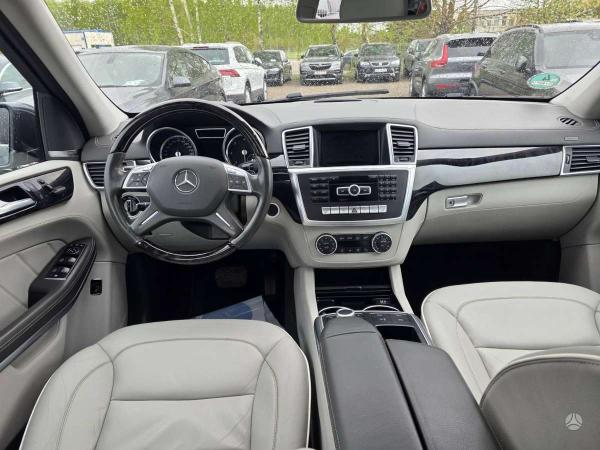 Grey Mercedes-Benz GL 350 2014 in Siauliai, with an engine capacity of 2.99 L and mileage of 295 thousand km for 19200 €, photo 11 on AUTOMOTO.COM.LV