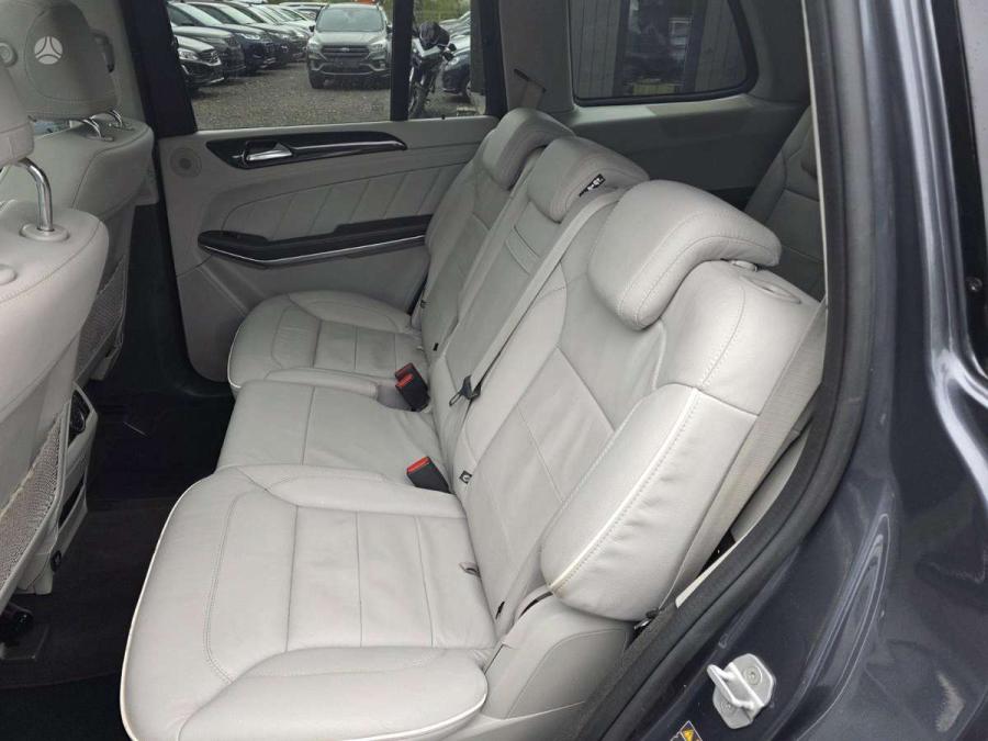 Grey Mercedes-Benz GL 350 2014 in Siauliai, with an engine capacity of 2.99 L and mileage of 295 thousand km for 19200 €, photo 15 on AUTOMOTO.COM.LV
