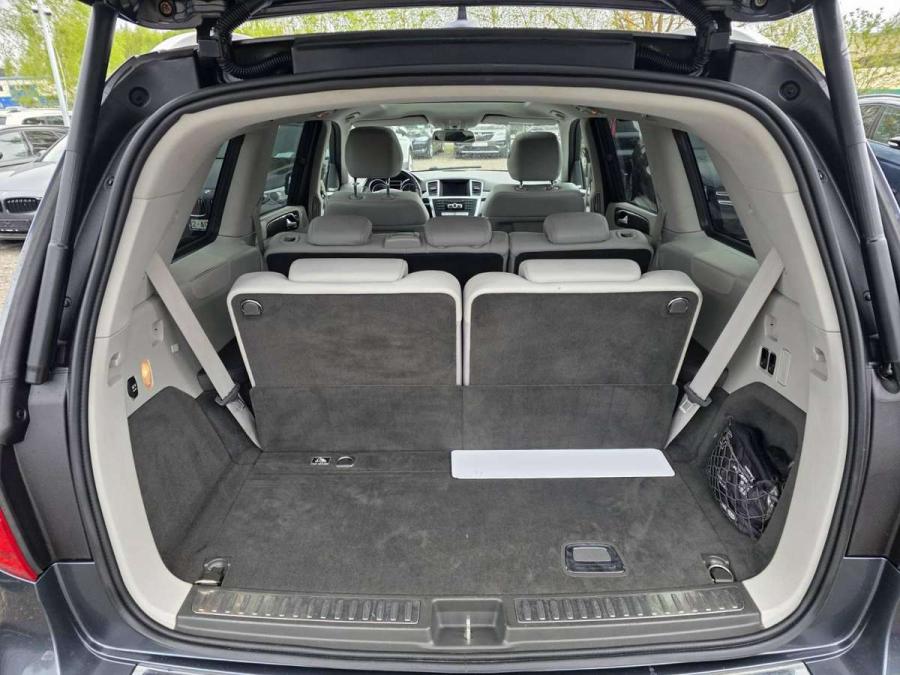 Grey Mercedes-Benz GL 350 2014 in Siauliai, with an engine capacity of 2.99 L and mileage of 295 thousand km for 19200 €, photo 17 on AUTOMOTO.COM.LV