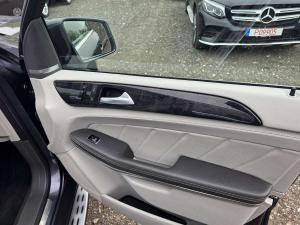 Grey Mercedes-Benz GL 350 2014 in Siauliai, with an engine capacity of 2.99 L and mileage of 295 thousand km for 19200 €, photo 20 on AUTOMOTO.COM.LV