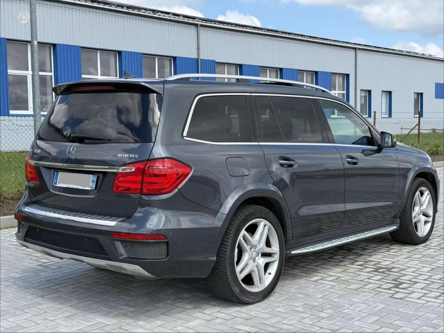 Pelēks Mercedes-Benz GL 350 2015 Tauragė, ar dzinēja tilpumu 3.00 L un nobraukumu 339 tūkst. km par 13500 €, foto 4 vietnē AUTOMOTO.COM.LV