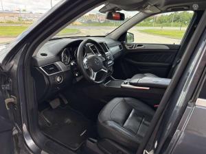 Pelēks Mercedes-Benz GL 350 2015 Tauragė, ar dzinēja tilpumu 3.00 L un nobraukumu 339 tūkst. km par 13500 €, foto 12 vietnē AUTOMOTO.COM.LV