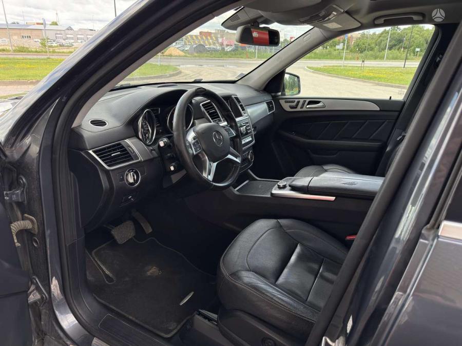 Pelēks Mercedes-Benz GL 350 2015 Tauragė, ar dzinēja tilpumu 3.00 L un nobraukumu 339 tūkst. km par 13500 €, foto 12 vietnē AUTOMOTO.COM.LV