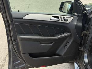 Pelēks Mercedes-Benz GL 350 2015 Tauragė, ar dzinēja tilpumu 3.00 L un nobraukumu 339 tūkst. km par 13500 €, foto 23 vietnē AUTOMOTO.COM.LV