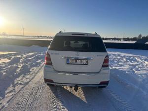 White Mercedes-Benz GL 350 2010 in Telschi, with an engine capacity of 2.99 L and mileage of 323 thousand km for 10500 €, photo 4 on AUTOMOTO.COM.LV