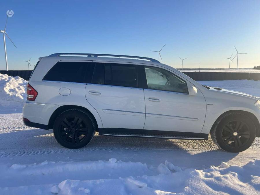 White Mercedes-Benz GL 350 2010 in Telschi, with an engine capacity of 2.99 L and mileage of 323 thousand km for 10500 €, photo 5 on AUTOMOTO.COM.LV