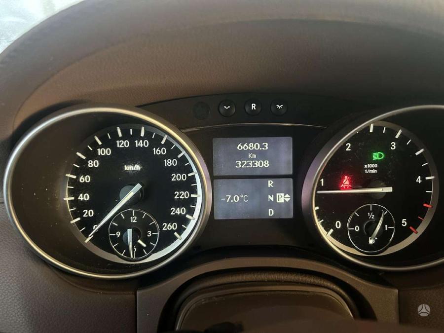 White Mercedes-Benz GL 350 2010 in Telschi, with an engine capacity of 2.99 L and mileage of 323 thousand km for 10500 €, photo 10 on AUTOMOTO.COM.LV