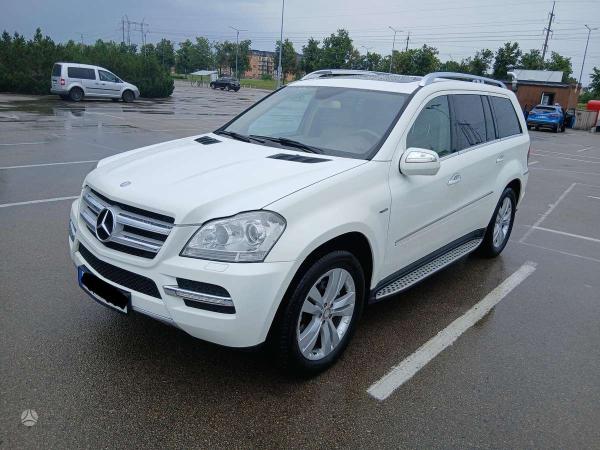 Белый Мерседес ГЛ 350 2010 в Шяуляй, объемом двигателя 2.99 л и пробегом 270 тыс. км за 8800 €, фото 1 на AUTOMOTO.COM.LV
