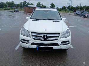 White Mercedes-Benz GL 350 2010 in Siauliai, with an engine capacity of 2.99 L and mileage of 270 thousand km for 8800 €, photo 3 on AUTOMOTO.COM.LV