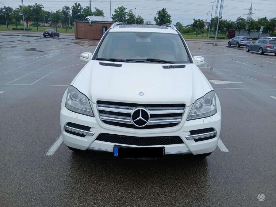 White Mercedes-Benz GL 350 2010 in Siauliai, with an engine capacity of 2.99 L and mileage of 270 thousand km for 8800 €, photo 3 on AUTOMOTO.COM.LV