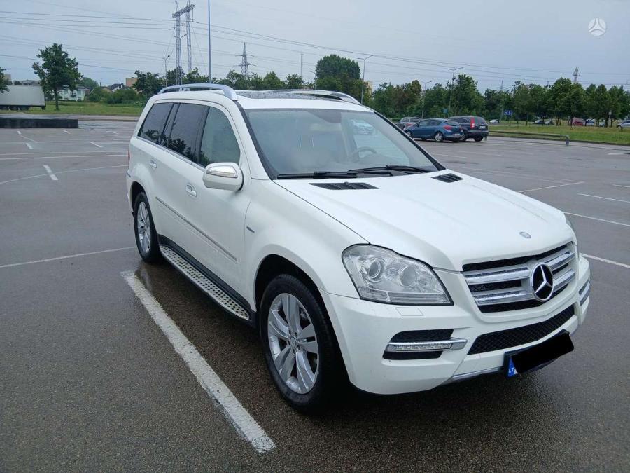 White Mercedes-Benz GL 350 2010 in Siauliai, with an engine capacity of 2.99 L and mileage of 270 thousand km for 8800 €, photo 4 on AUTOMOTO.COM.LV