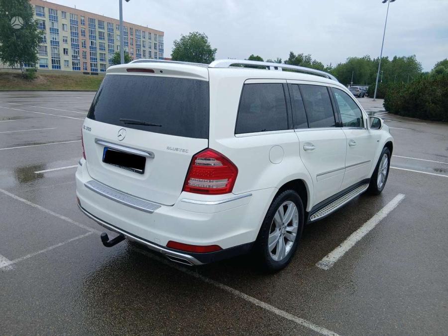 White Mercedes-Benz GL 350 2010 in Siauliai, with an engine capacity of 2.99 L and mileage of 270 thousand km for 8800 €, photo 7 on AUTOMOTO.COM.LV