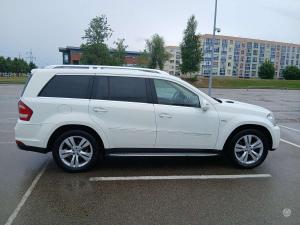 White Mercedes-Benz GL 350 2010 in Siauliai, with an engine capacity of 2.99 L and mileage of 270 thousand km for 8800 €, photo 9 on AUTOMOTO.COM.LV