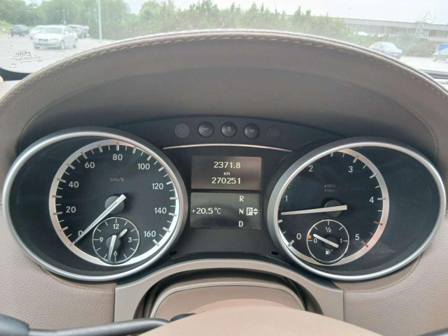 White Mercedes-Benz GL 350 2010 in Siauliai, with an engine capacity of 2.99 L and mileage of 270 thousand km for 8800 €, photo 10 on AUTOMOTO.COM.LV
