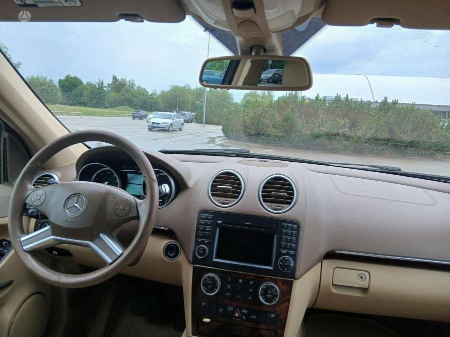 White Mercedes-Benz GL 350 2010 in Siauliai, with an engine capacity of 2.99 L and mileage of 270 thousand km for 8800 €, photo 12 on AUTOMOTO.COM.LV