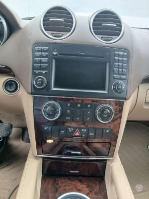 White Mercedes-Benz GL 350 2010 in Siauliai, with an engine capacity of 2.99 L and mileage of 270 thousand km for 8800 €, photo 13 on AUTOMOTO.COM.LV