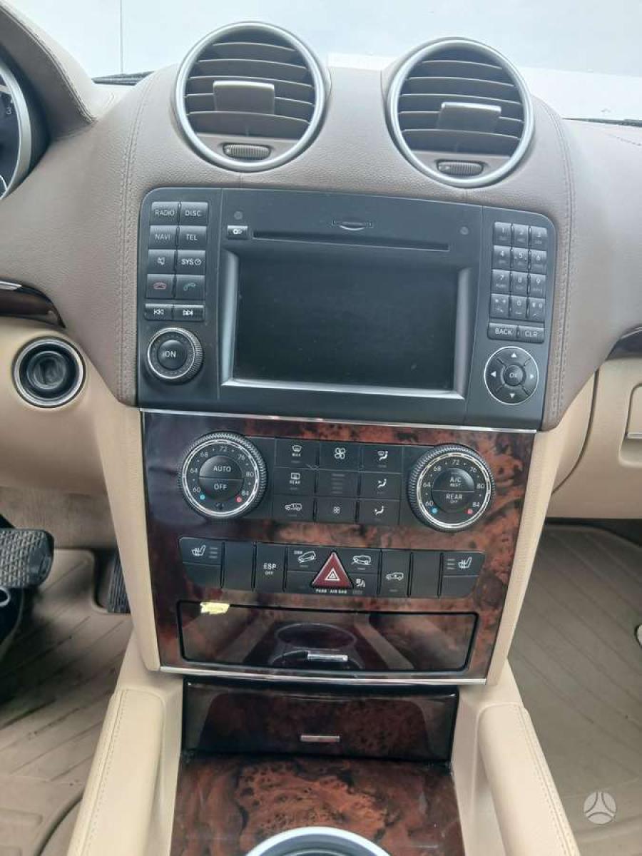 White Mercedes-Benz GL 350 2010 in Siauliai, with an engine capacity of 2.99 L and mileage of 270 thousand km for 8800 €, photo 13 on AUTOMOTO.COM.LV
