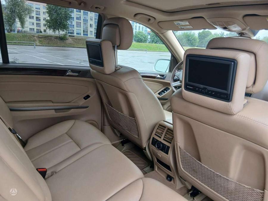 White Mercedes-Benz GL 350 2010 in Siauliai, with an engine capacity of 2.99 L and mileage of 270 thousand km for 8800 €, photo 15 on AUTOMOTO.COM.LV