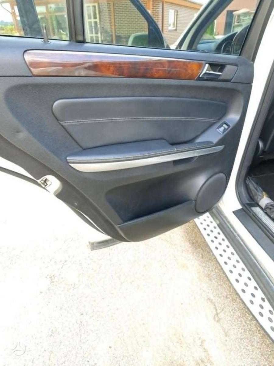 Balts Mercedes-Benz GL 350 2010 Klaipėda, ar dzinēja tilpumu 3.00 L un nobraukumu 335 tūkst. km par 9500 €, foto 12 vietnē AUTOMOTO.COM.LV