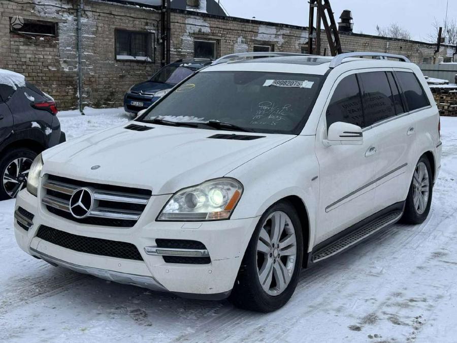 White Mercedes-Benz GL 350 2012 in Siauliai, with an engine capacity of 2.99 L and mileage of 270 thousand km for 6000 €, photo 1 on AUTOMOTO.COM.LV