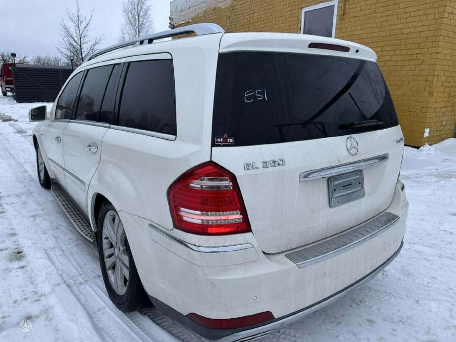 White Mercedes-Benz GL 350 2012 in Siauliai, with an engine capacity of 2.99 L and mileage of 270 thousand km for 6000 €, photo 2 on AUTOMOTO.COM.LV