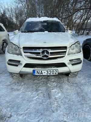 Balts Mercedes-Benz GL 350 2012 Rīga, ar dzinēja tilpumu 3.00 L un nobraukumu 311 tūkst. km par 10100 €, foto  vietnē AUTOMOTO.COM.LV