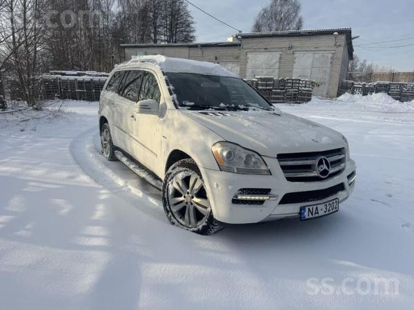 Balts Mercedes-Benz GL 350 2012 Rīga, ar dzinēja tilpumu 3.00 L un nobraukumu 310 tūkst. km par 10000 €, foto 1 vietnē AUTOMOTO.COM.LV