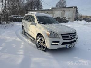 Белый Мерседес ГЛ 350 2012 в Рига, объемом двигателя 3.00 л и пробегом 310 тыс. км за 10000 €, фото  на AUTOMOTO.COM.LV