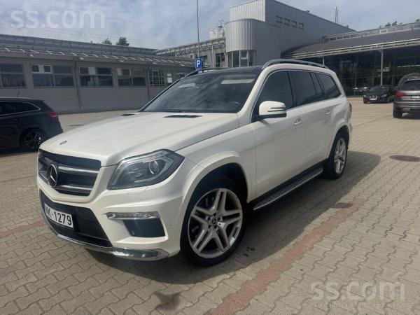 White Mercedes-Benz GL 350 2012 in Riga, with an engine capacity of 3.00 L and mileage of 296 thousand km for 22500 €, photo 1 on AUTOMOTO.COM.LV