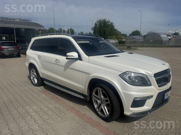 White Mercedes-Benz GL 350 2012 in Riga, with an engine capacity of 3.00 L and mileage of 296 thousand km for 22500 €, photo 2 on AUTOMOTO.COM.LV
