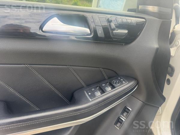 White Mercedes-Benz GL 350 2012 in Riga, with an engine capacity of 3.00 L and mileage of 296 thousand km for 22500 €, photo 7 on AUTOMOTO.COM.LV