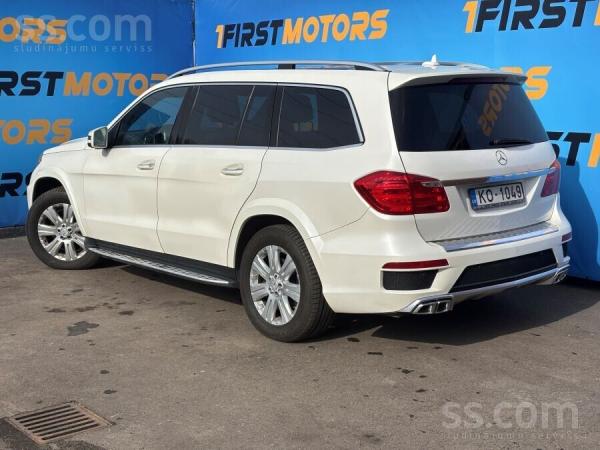 Белый Мерседес ГЛ 350 2013 в Рига, объемом двигателя 3.00 л и пробегом 309 тыс. км за 20950 €, фото 2 на AUTOMOTO.COM.LV