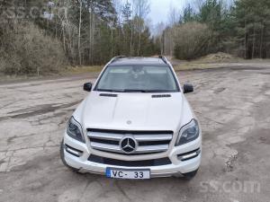 White Mercedes-Benz GL 350 2013 in Riga, with an engine capacity of 3.00 L and mileage of 304 thousand km for 18000 €, photo 3 on AUTOMOTO.COM.LV