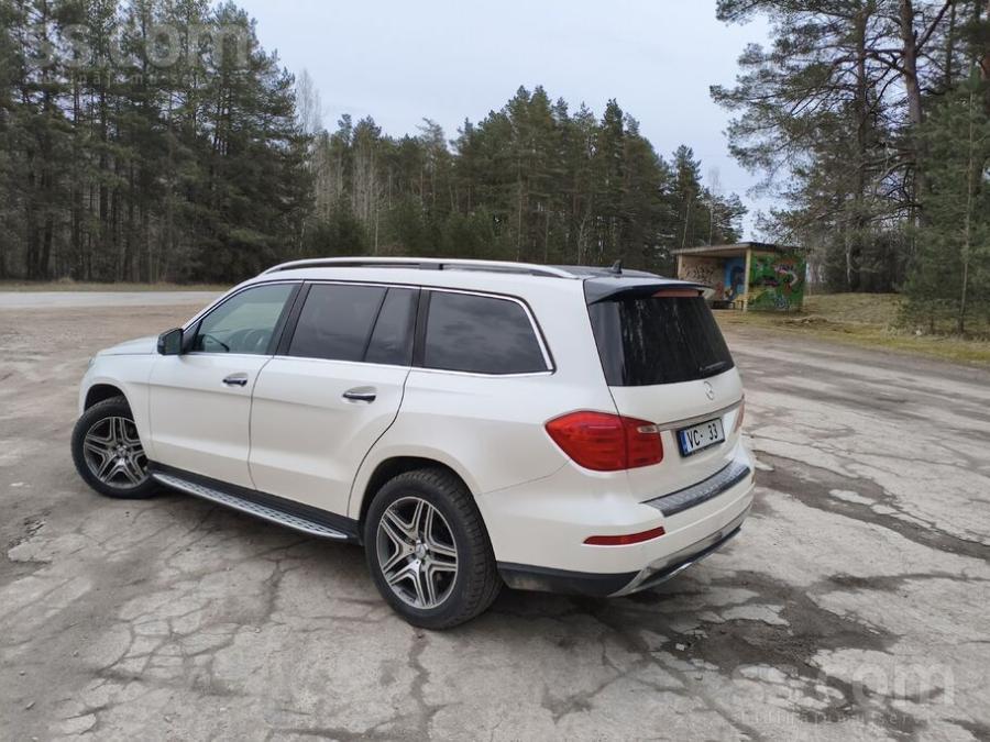 White Mercedes-Benz GL 350 2013 in Riga, with an engine capacity of 3.00 L and mileage of 304 thousand km for 18000 €, photo 5 on AUTOMOTO.COM.LV