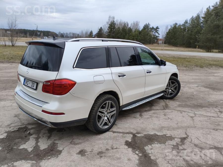 White Mercedes-Benz GL 350 2013 in Riga, with an engine capacity of 3.00 L and mileage of 304 thousand km for 18000 €, photo 7 on AUTOMOTO.COM.LV