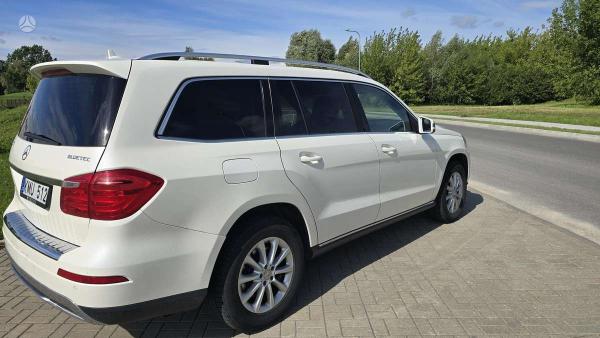 Balts Mercedes-Benz GL 350 2013 Panevēža, ar dzinēja tilpumu 2.99 L un nobraukumu 273 tūkst. km par 15500 €, foto 4 vietnē AUTOMOTO.COM.LV