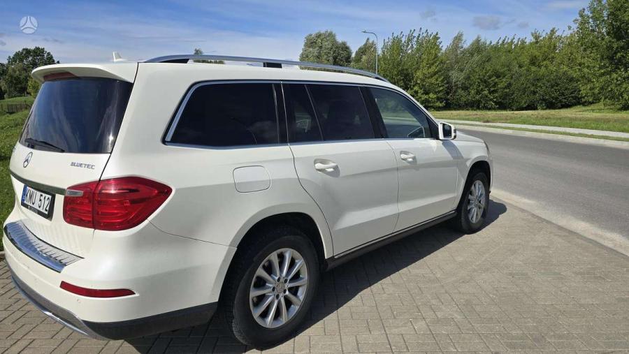 Balts Mercedes-Benz GL 350 2013 Panevēža, ar dzinēja tilpumu 2.99 L un nobraukumu 273 tūkst. km par 15500 €, foto 4 vietnē AUTOMOTO.COM.LV