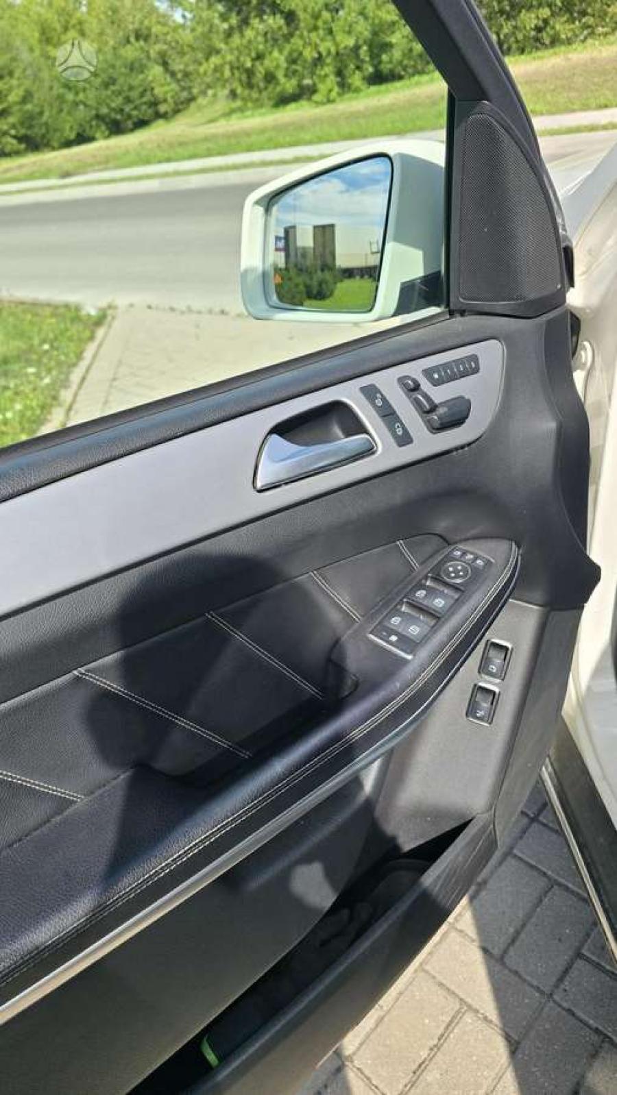 Balts Mercedes-Benz GL 350 2013 Panevēža, ar dzinēja tilpumu 2.99 L un nobraukumu 273 tūkst. km par 15500 €, foto 10 vietnē AUTOMOTO.COM.LV