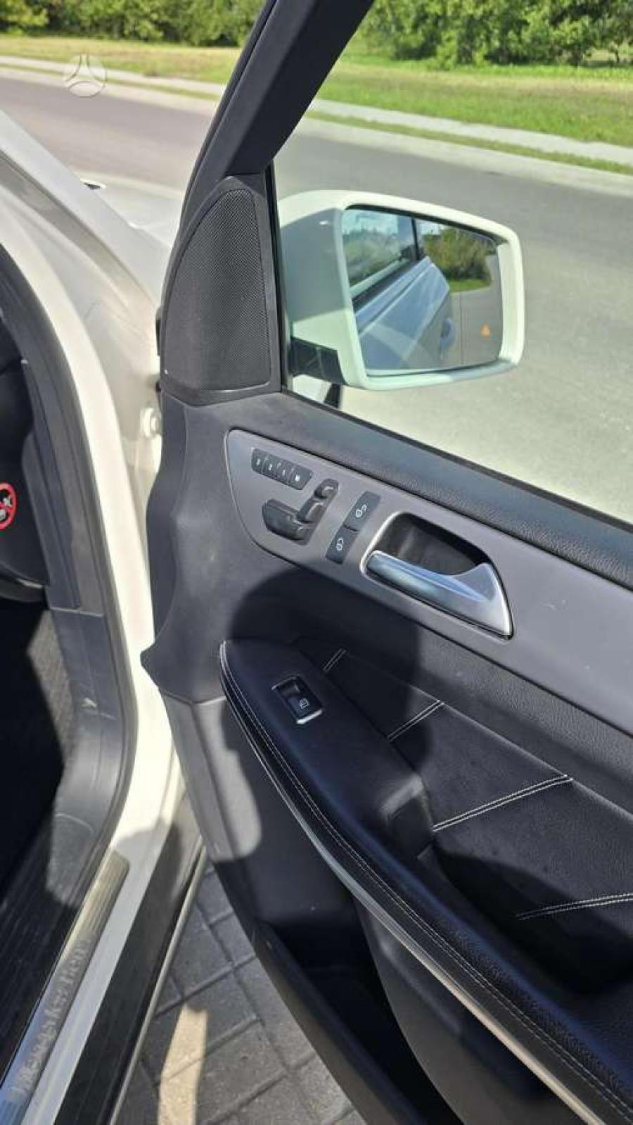 Balts Mercedes-Benz GL 350 2013 Panevēža, ar dzinēja tilpumu 2.99 L un nobraukumu 273 tūkst. km par 15500 €, foto 16 vietnē AUTOMOTO.COM.LV